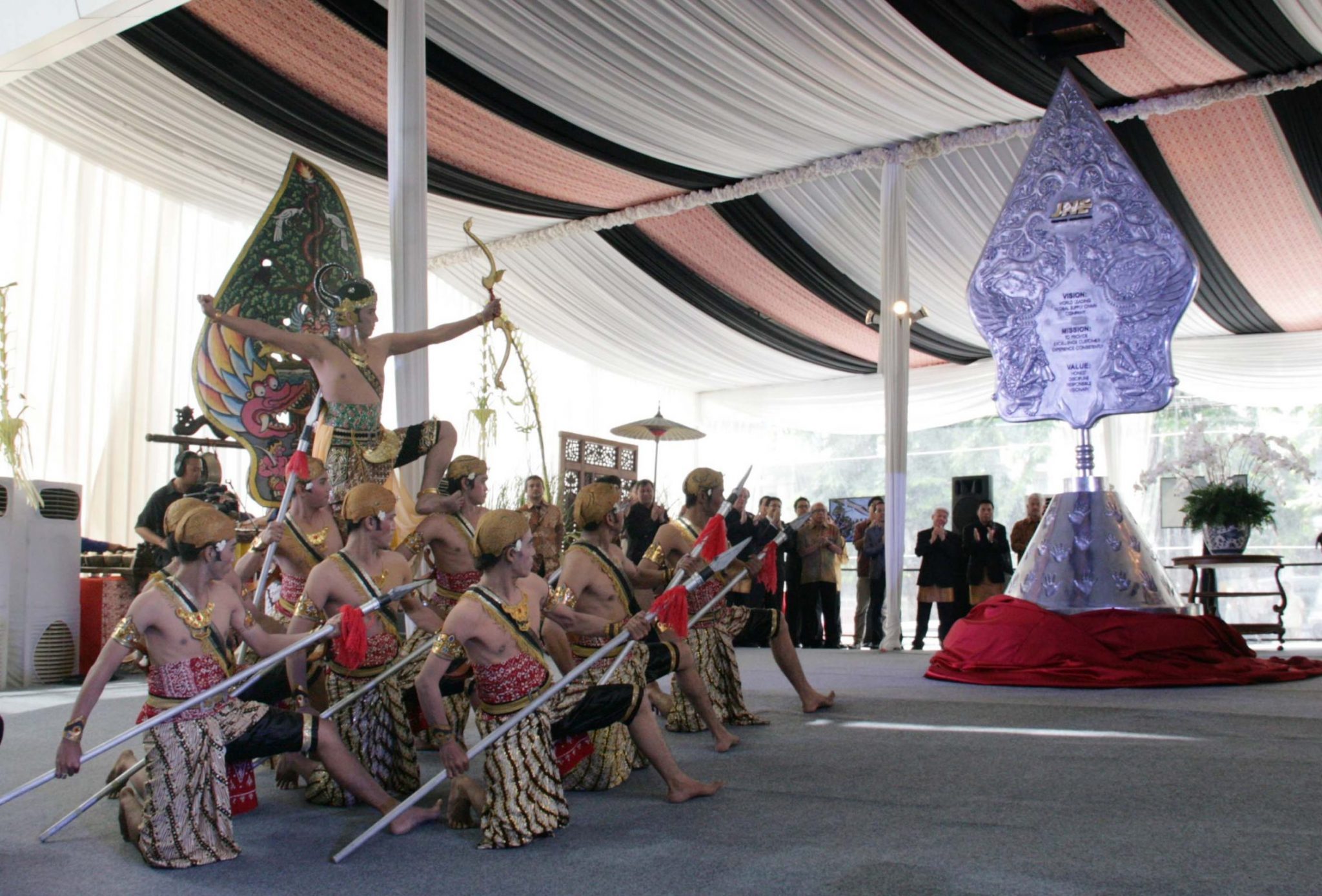 Inilah Makna Gunungan Wayang di Kantor Pusat JNE - Page 2 of 3 - JNEWS ...