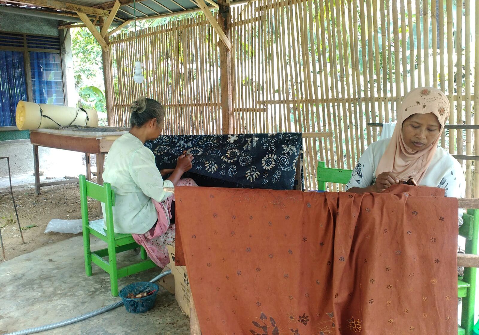 Perjuangan Wanita Tangguh Bangkitkan Batik Tertua di Cilacap - JNEWS ...