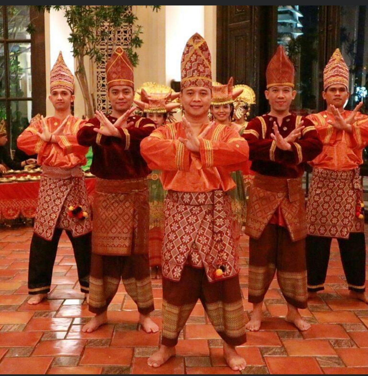 Kisah Karyawan Pelestari Tari Tradisional Minang - JNEWS Online