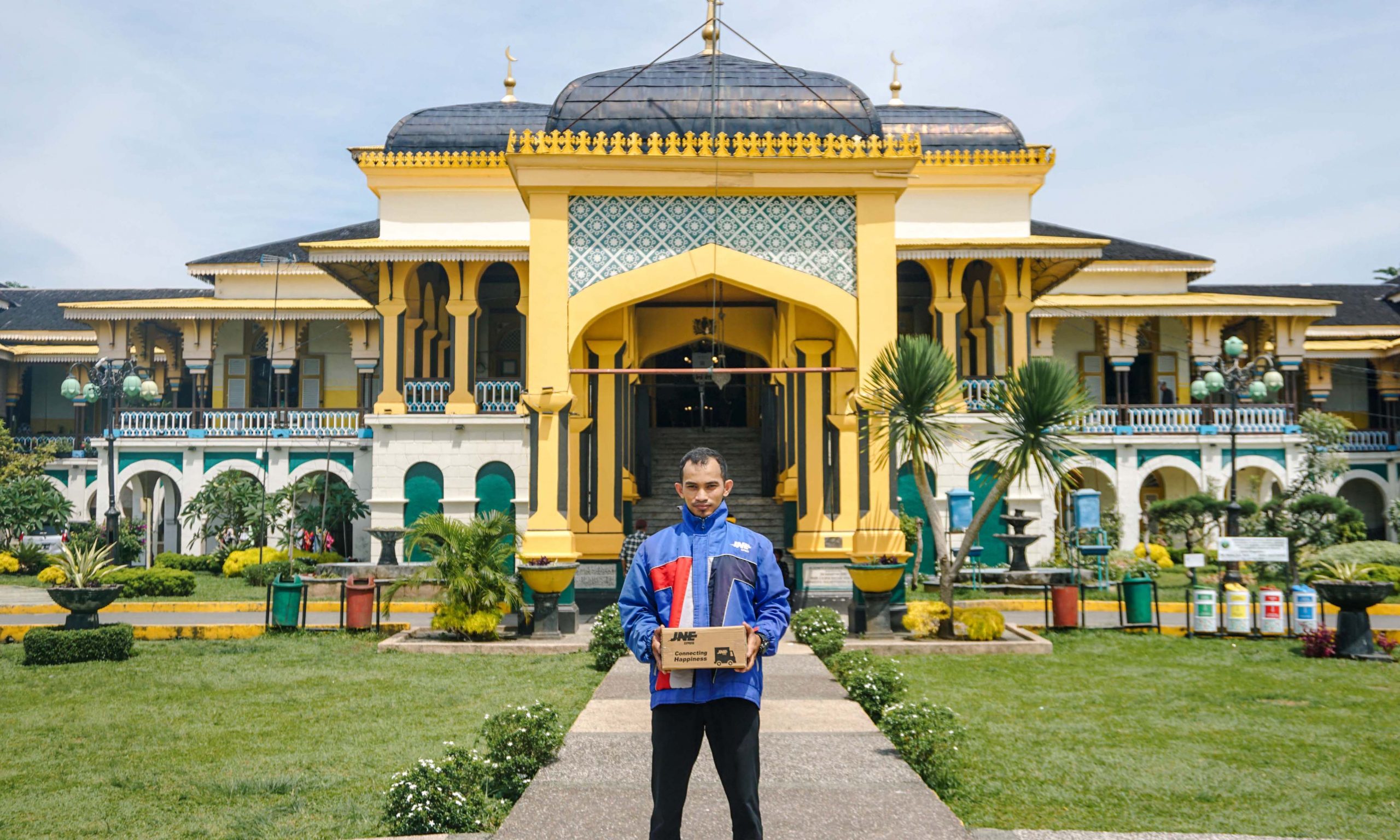 Kisah Pengantar Paket di Istana Maimun, Medan - JNEWS Online
