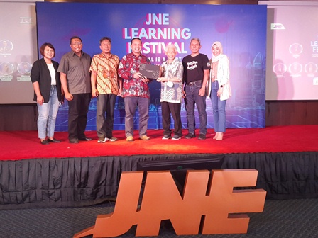 Pesan dari JNE Learning Fest 2022: Yuk Tumbuhkan Growth Mindset dan ...