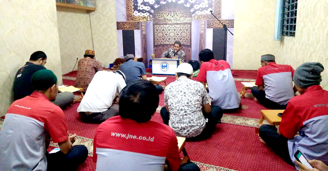 Kisah "Pak Ustaz" dari Hub JNE di Poglar, Jakarta Barat - JNEWS Online