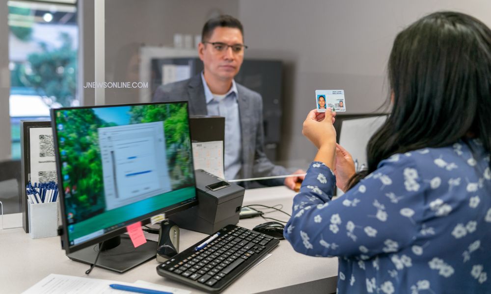 Foto SIM Terlihat Bagus, Begini Caranya - JNEWS Online